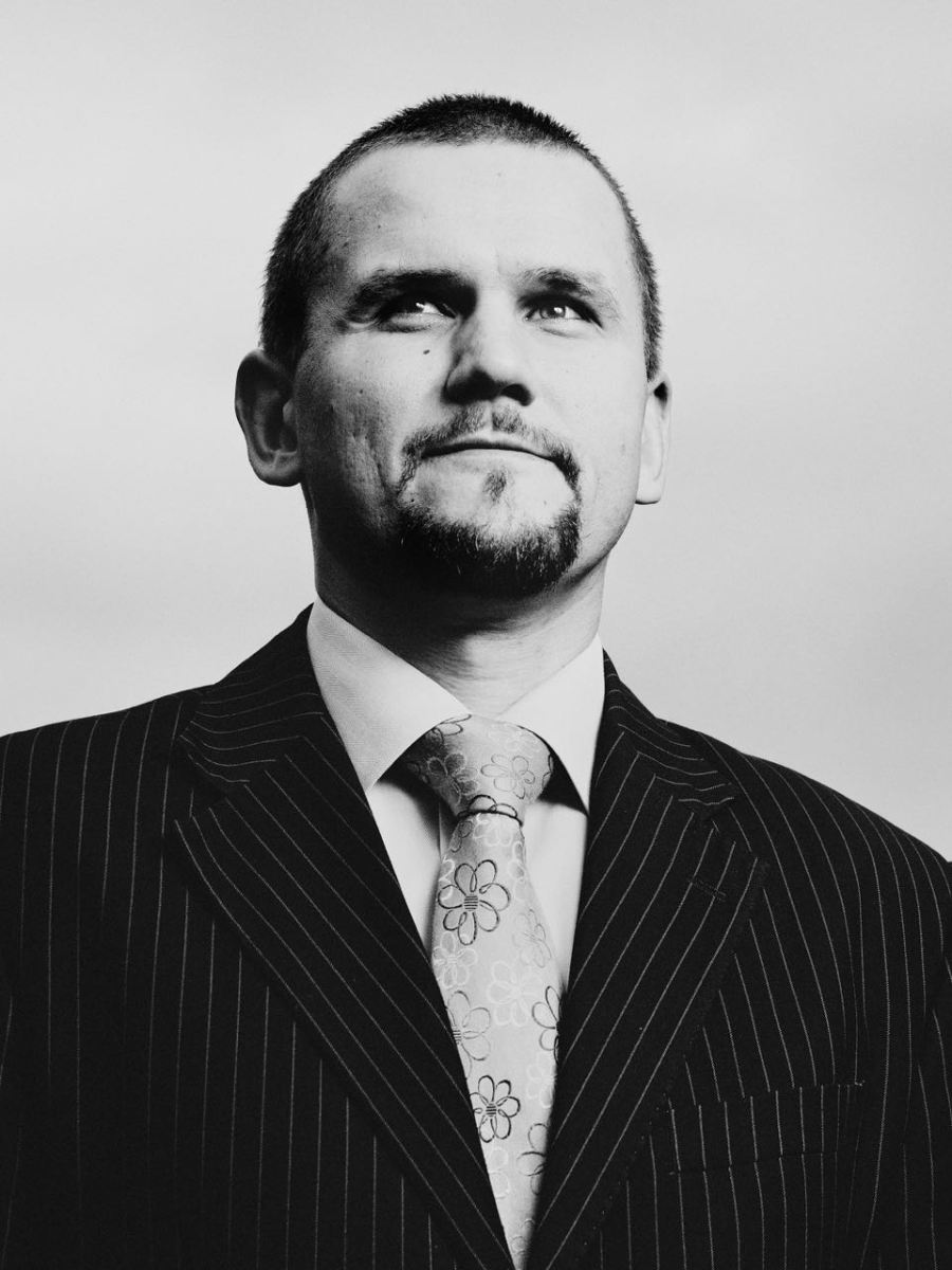 Hän: Timo Metsola | Mikko Numminen